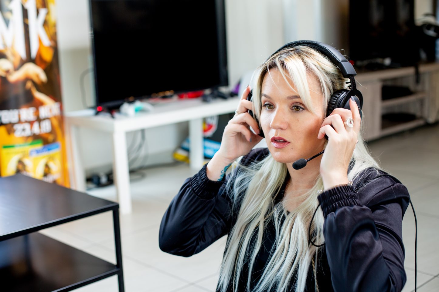 A day in the life of a live streamer - Tech Girl
